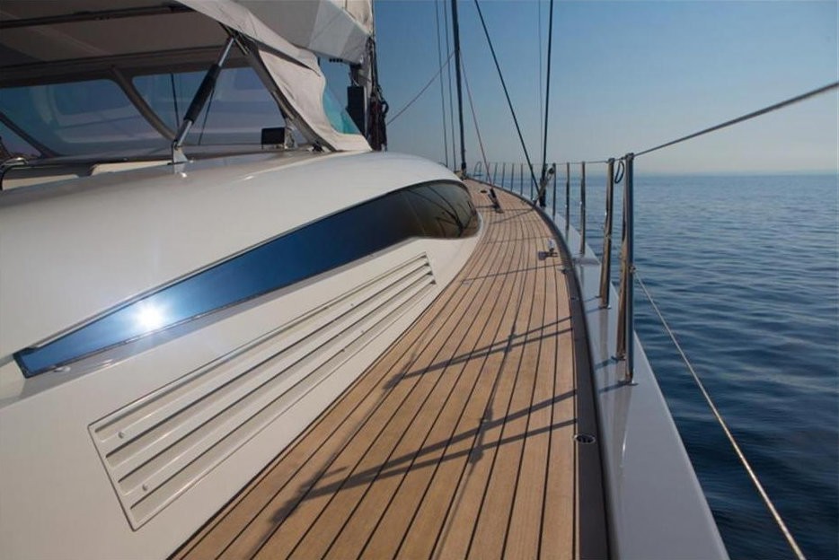 Yacht Hamilton II, CNB Bordeaux | CHARTERWORLD Luxury Superyacht Charters